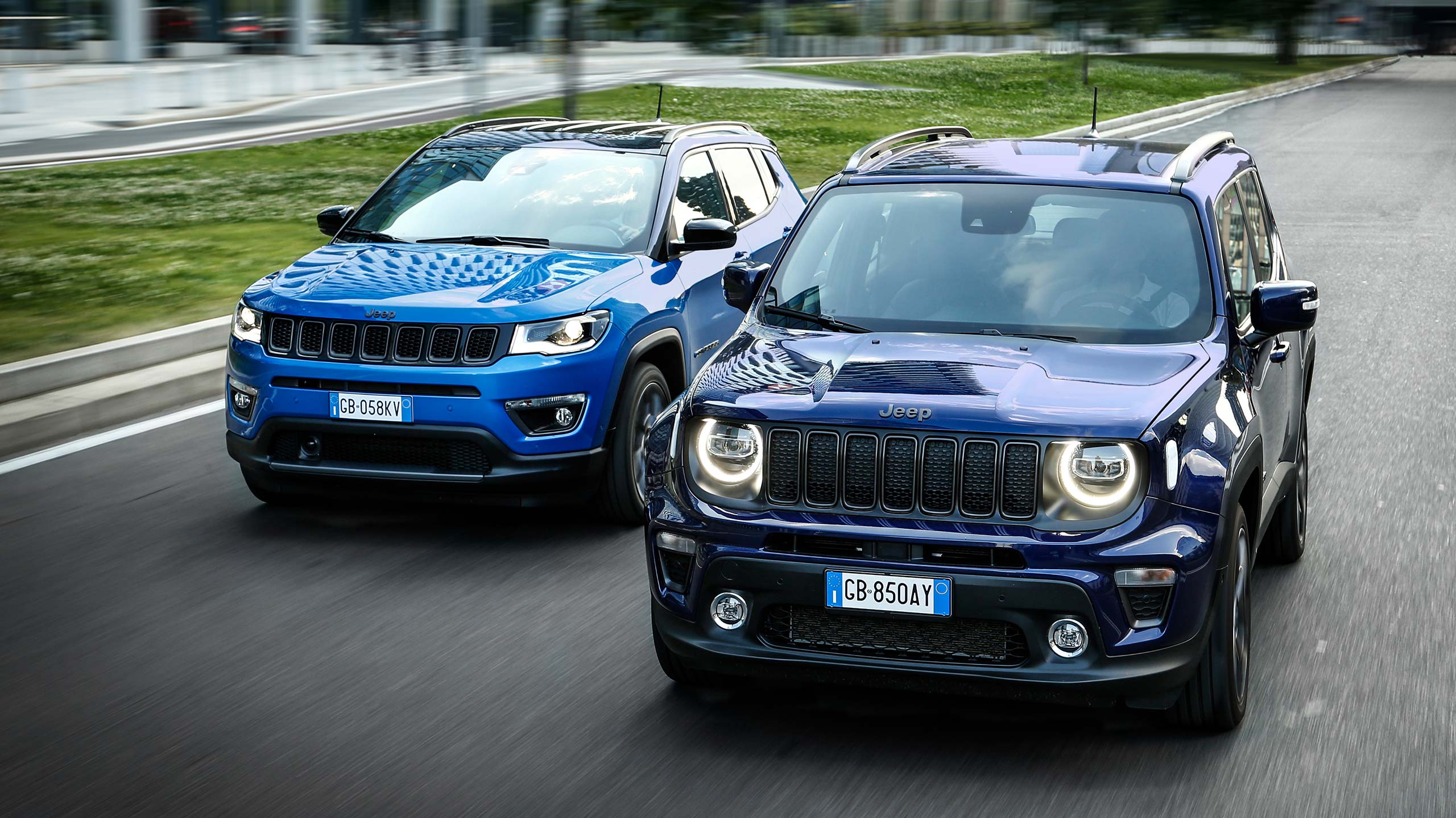 Jeep Uconnect LIVE 8.4" | TomTom